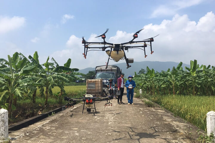 Spraying fungicide for banana trees using drones is extremely effective ...