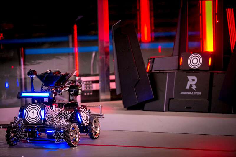 RoboMaster2018机甲大师赛首场比赛打响，人工智能应用成亮点 - DJI 大疆创新